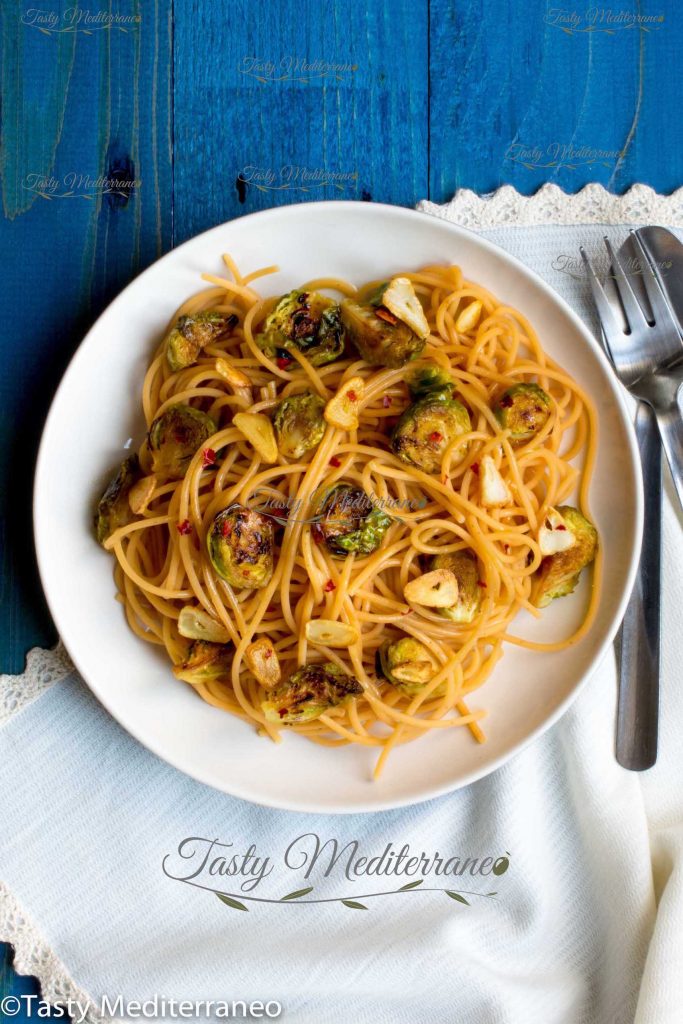 Red lentil spaghetti with Brussels sprouts – Tasty Mediterraneo